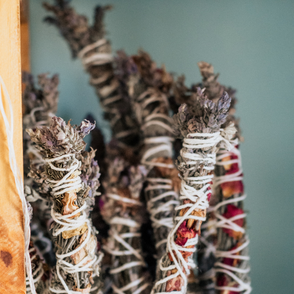 How to make a smudge stick